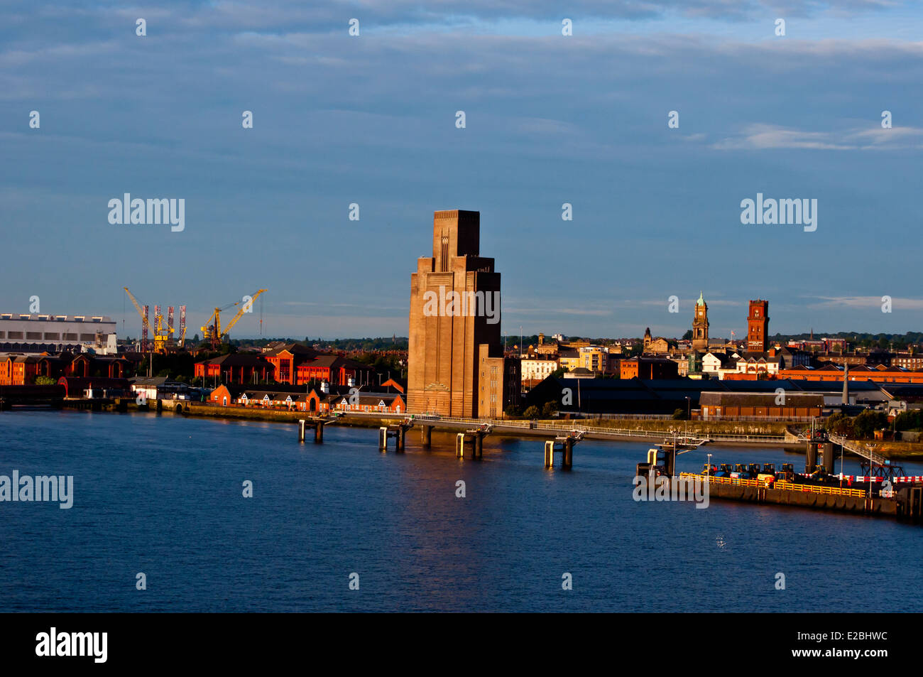 Birkenhead uk hi-res stock photography and images - Alamy