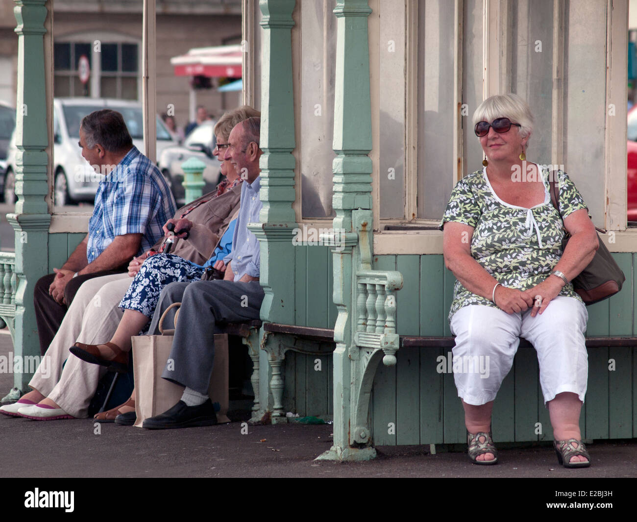 Brighton seafront bench hi-res stock photography and images - Alamy