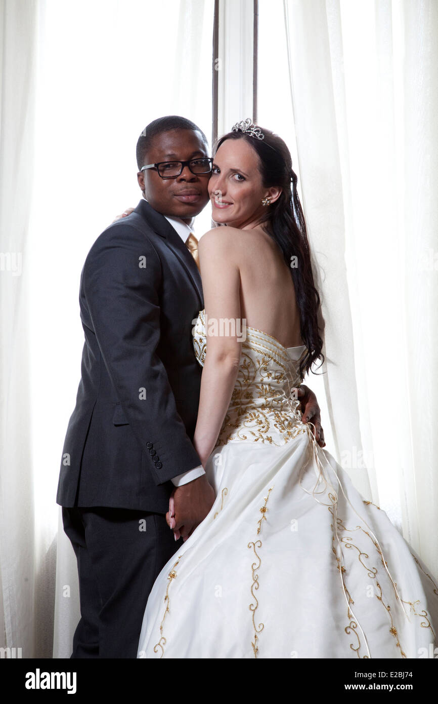 Mixed race wedding hi-res stock photography and images - Alamy