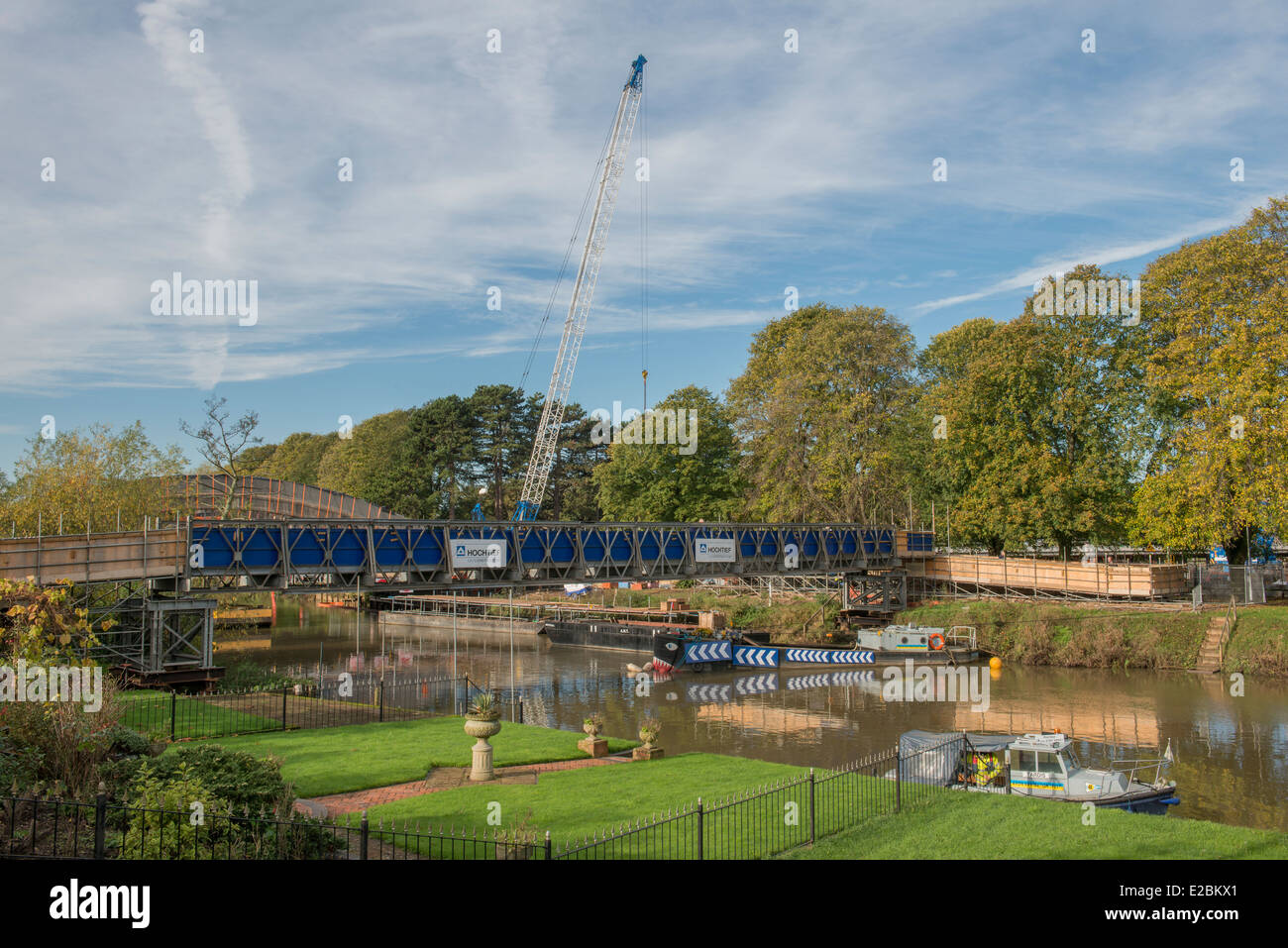 The vale footbridge hi-res stock photography and images - Alamy