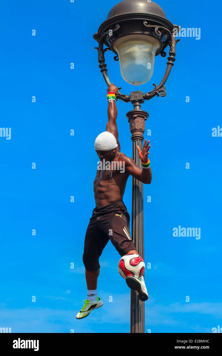 Incredible Football Freestyle Iya Traore hanging on Lamp Post and ...