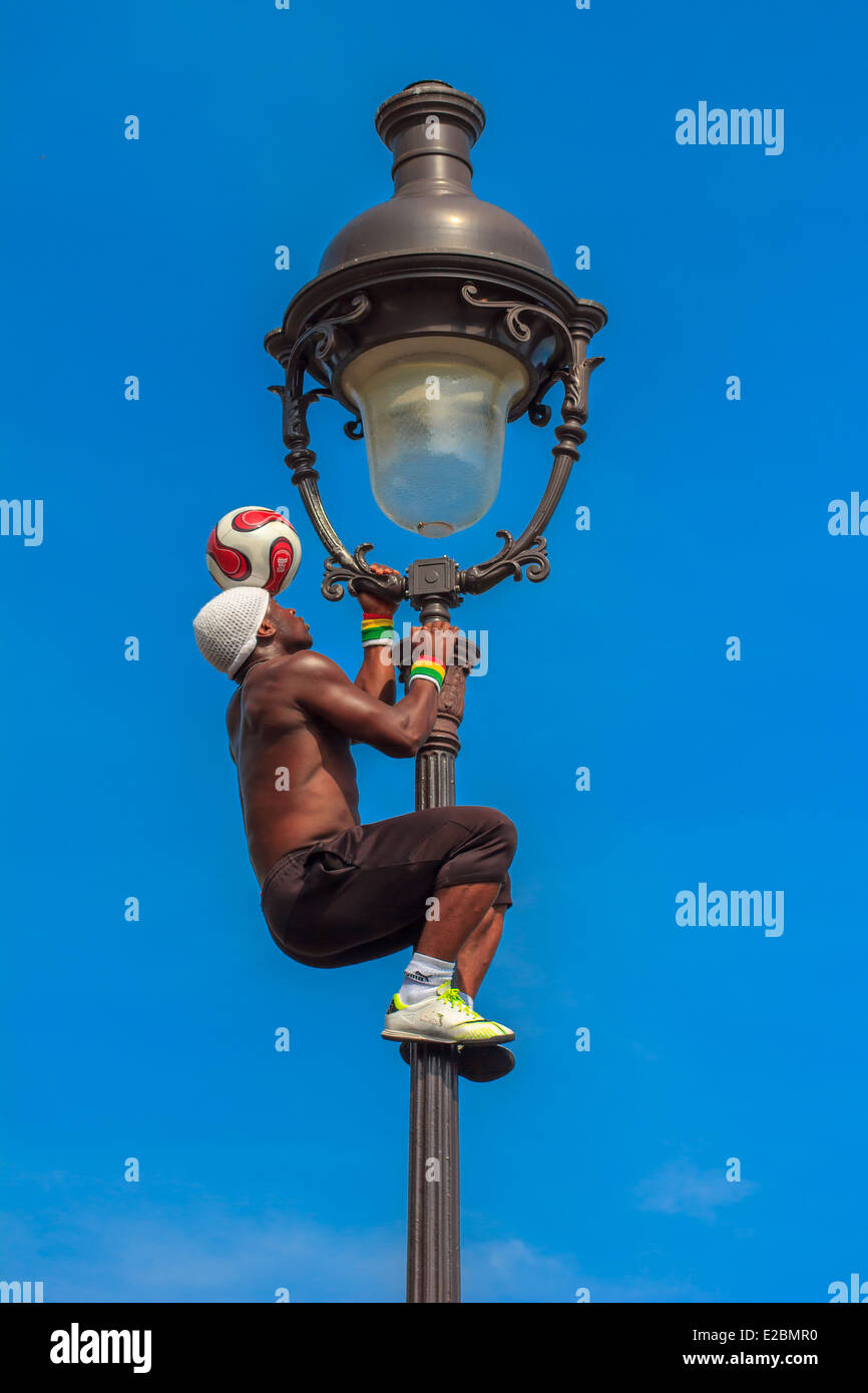 Incredible Football Freestyle Iya Traore hanging on Lamp Post and ...