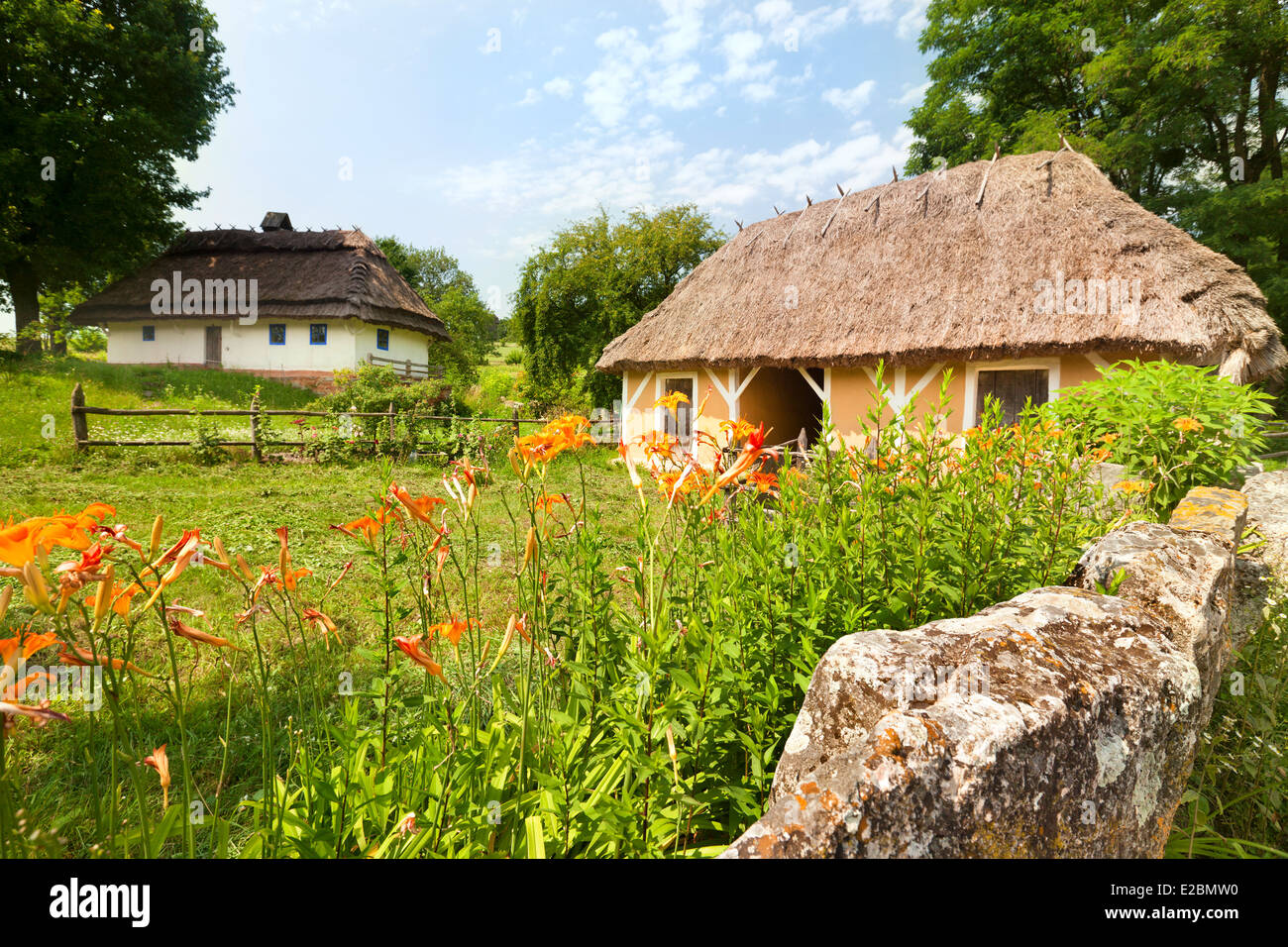 Ancient traditional ukrainian rural cottage with a straw roof Stock ...