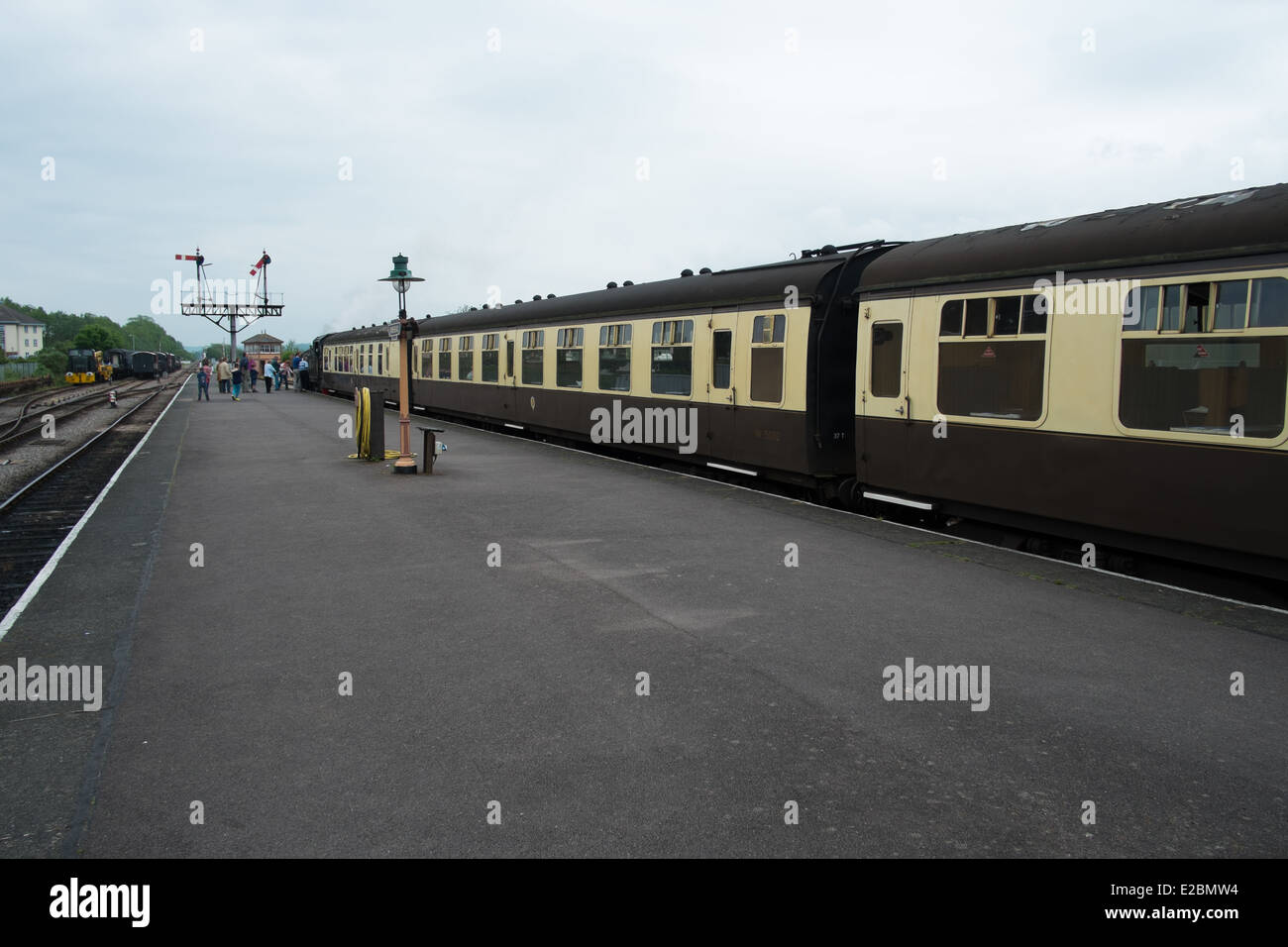 Steam train at platform hi-res stock photography and images - Alamy