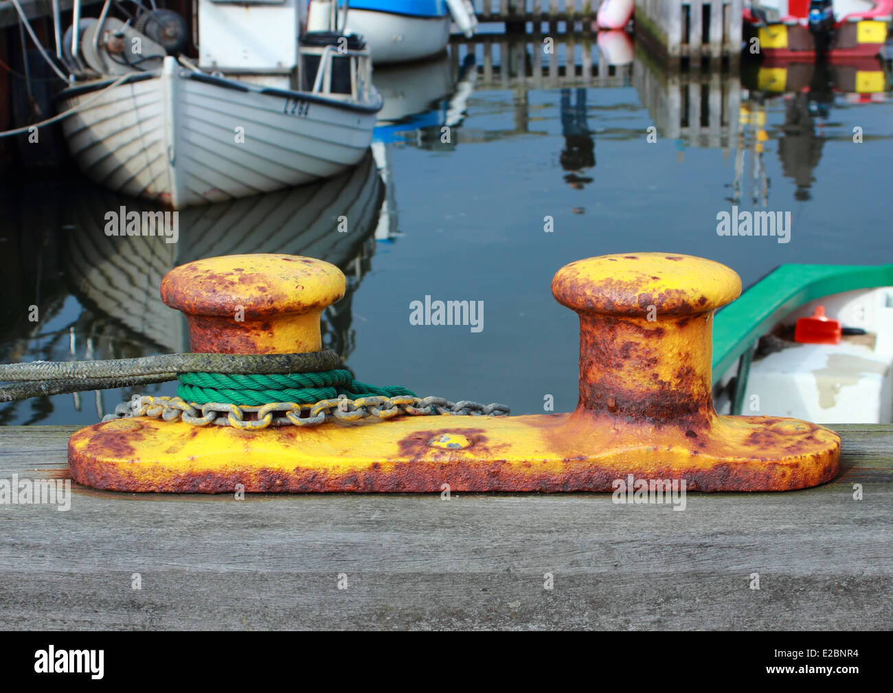Wet bollard hi-res stock photography and images - Alamy