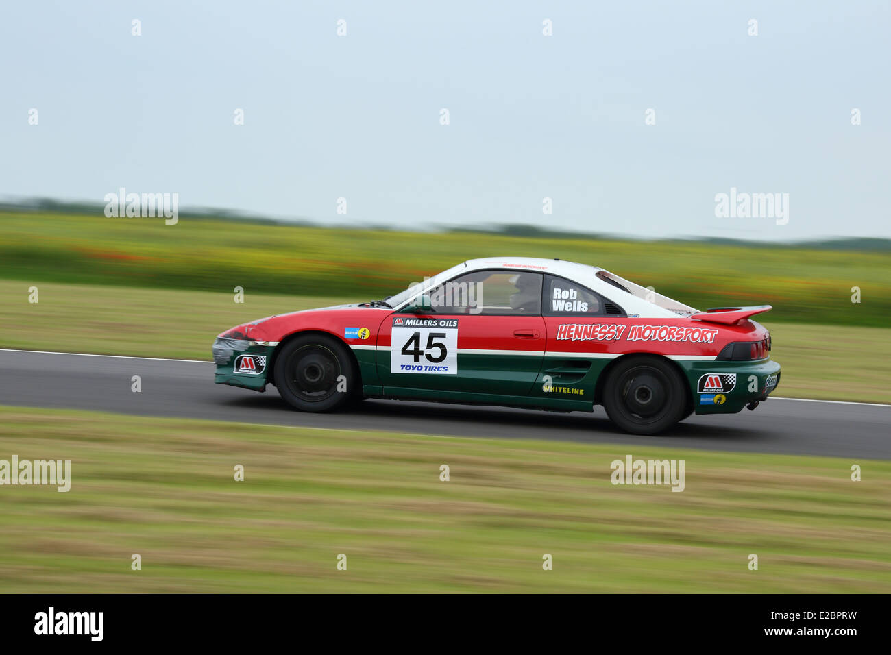 Cars racing at Castle Combe Circuit Stock Photo - Alamy
