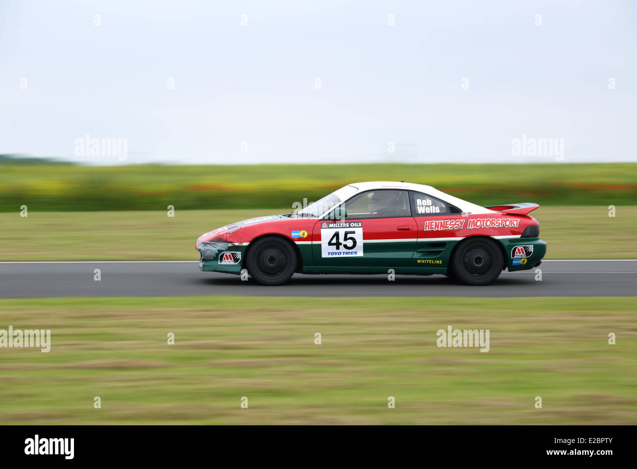 Cars racing at Castle Combe Circuit Stock Photo - Alamy