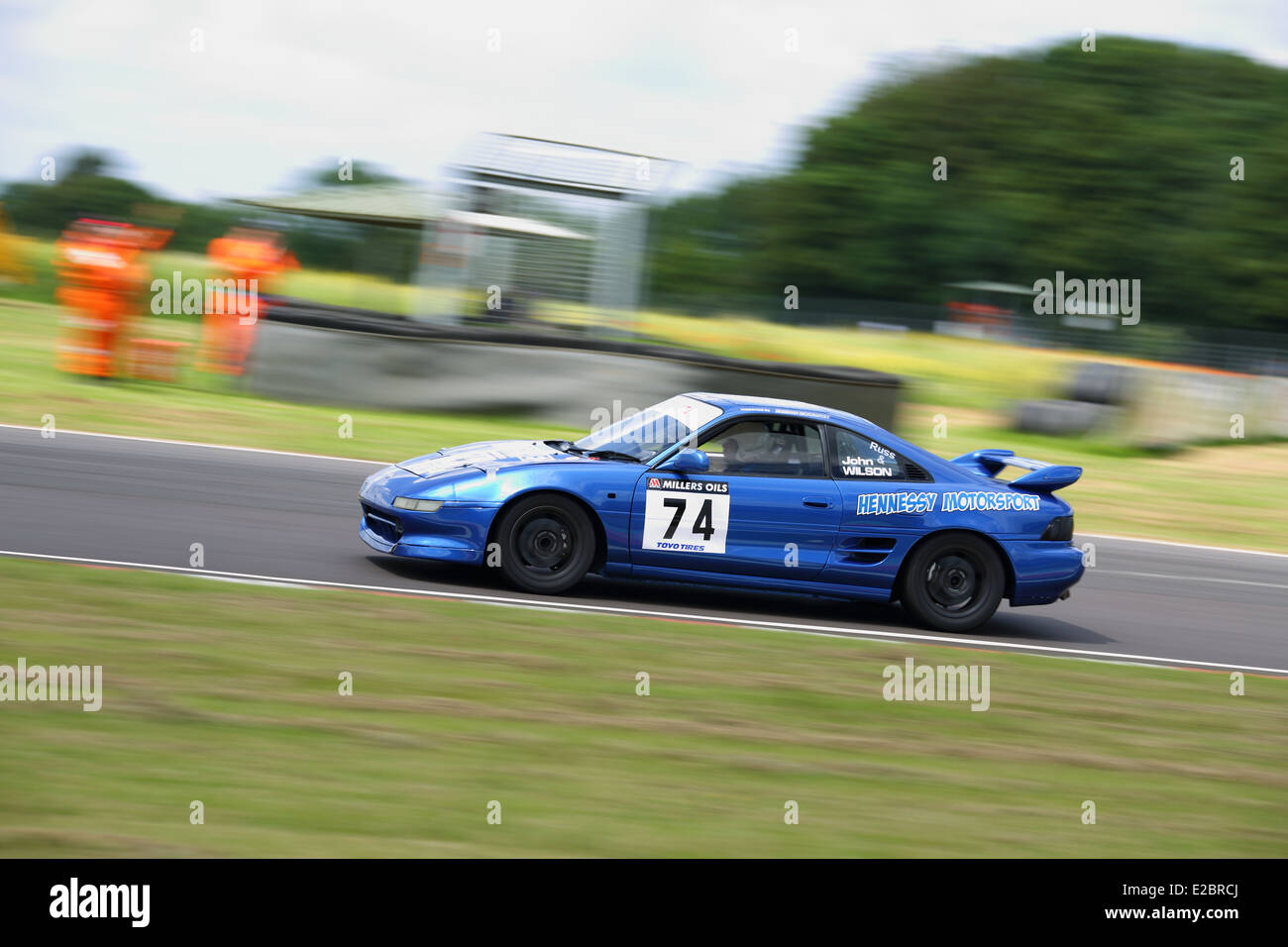 Cars racing at Castle Combe Circuit Stock Photo - Alamy