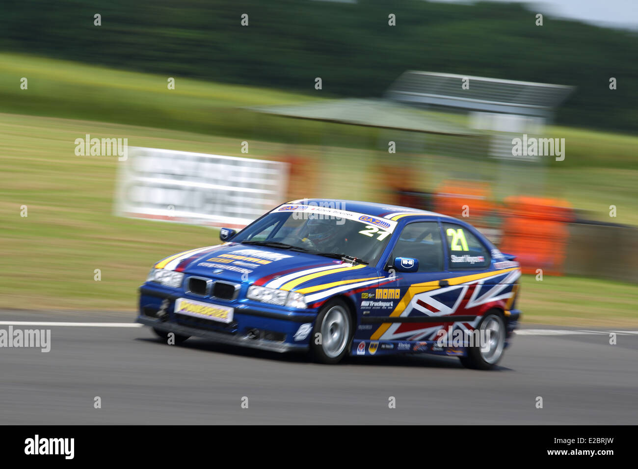 Cars racing at Castle Combe Circuit Stock Photo - Alamy