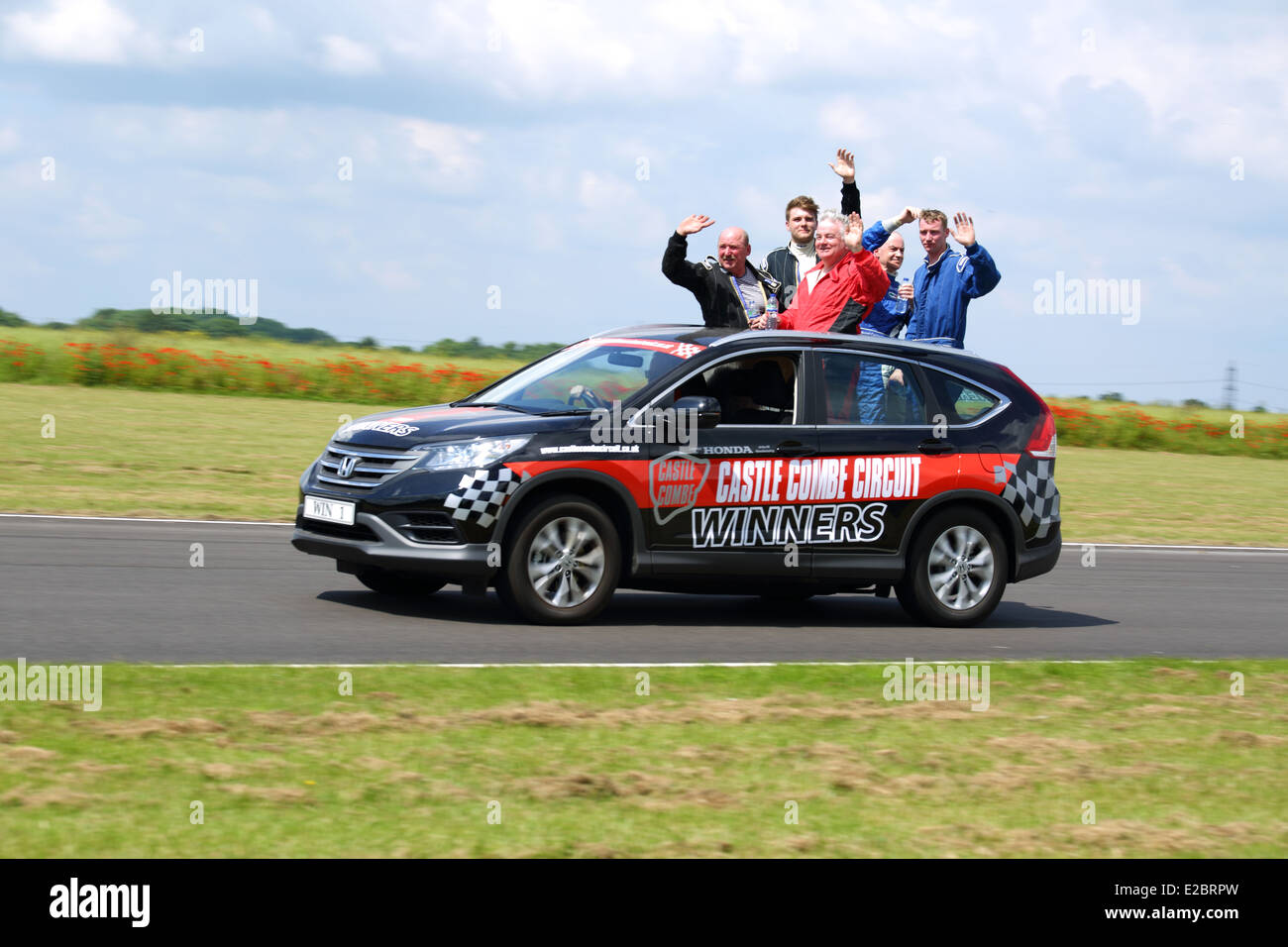 Cars racing at Castle Combe Circuit Stock Photo - Alamy