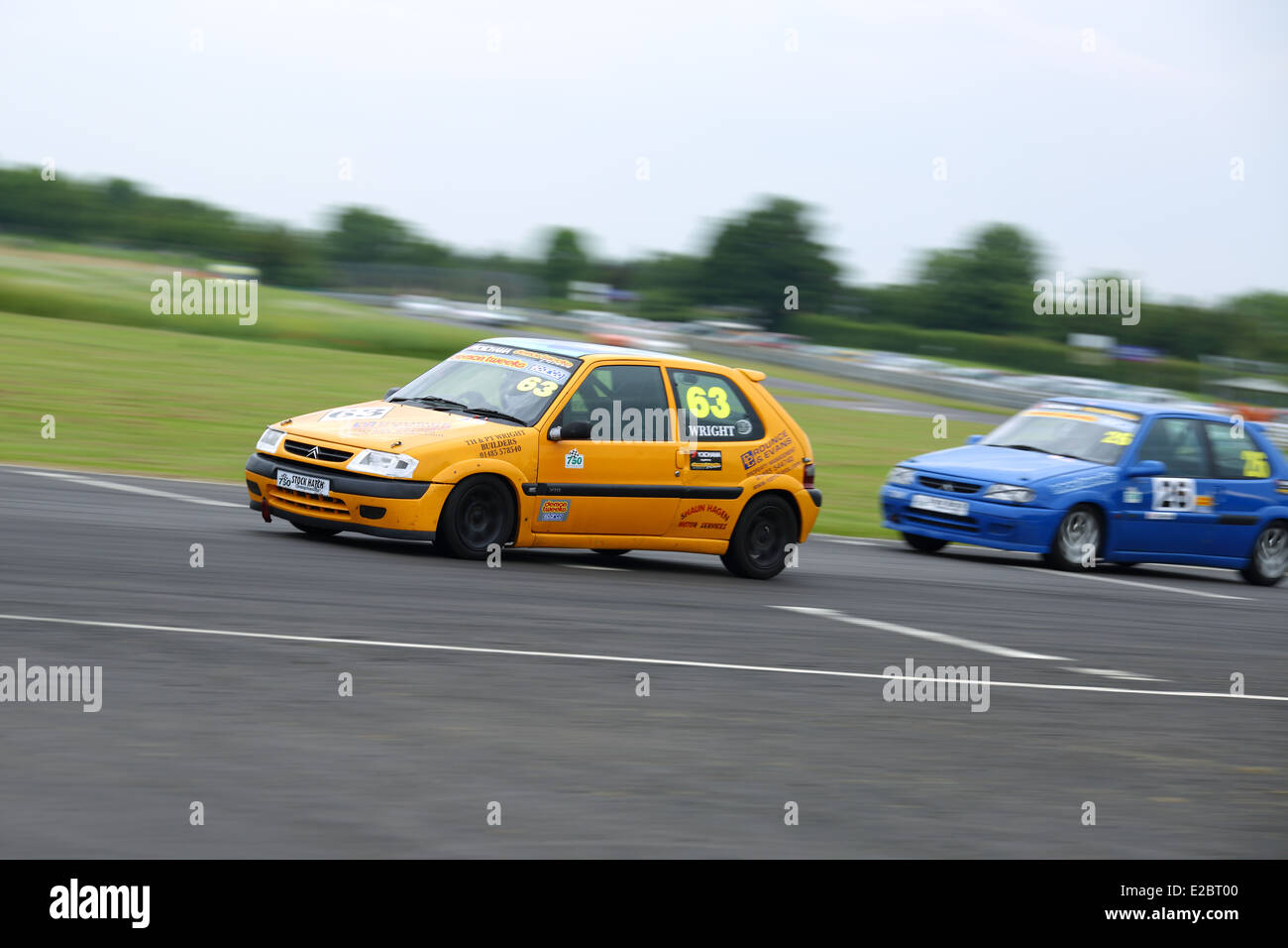Cars racing at Castle Combe Circuit Stock Photo - Alamy