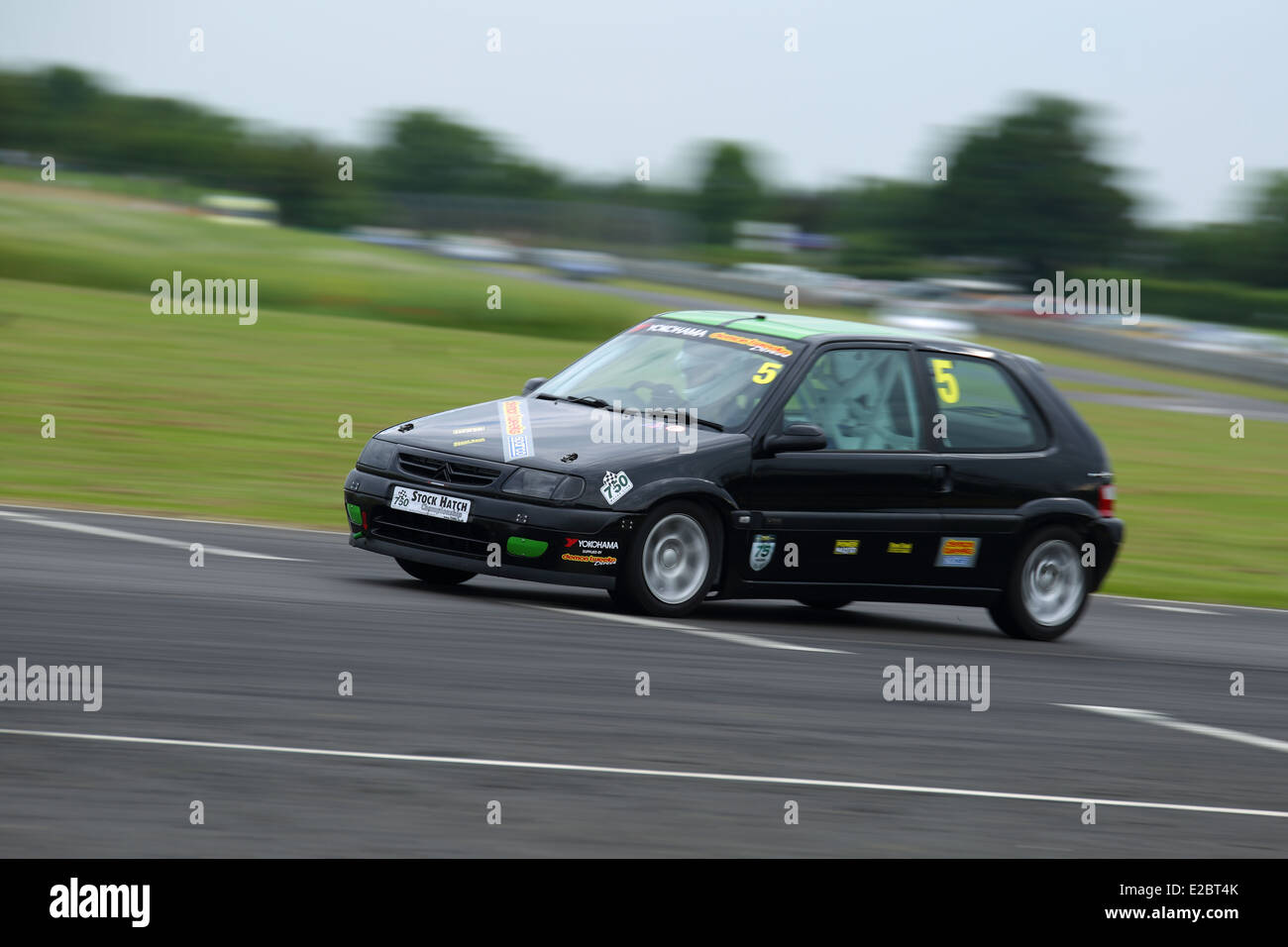 Cars racing at Castle Combe Circuit Stock Photo - Alamy