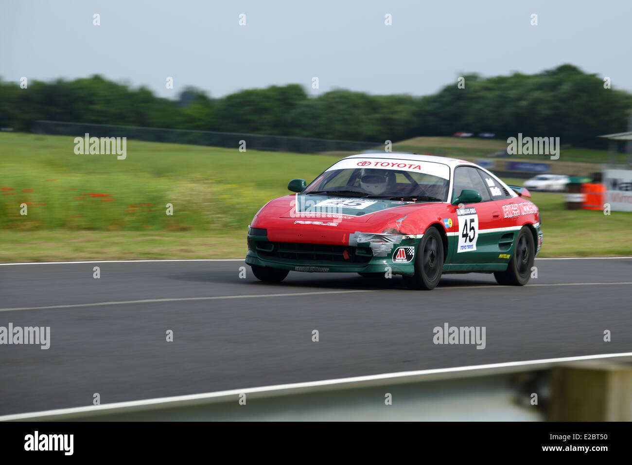 Cars racing at Castle Combe Circuit Stock Photo - Alamy