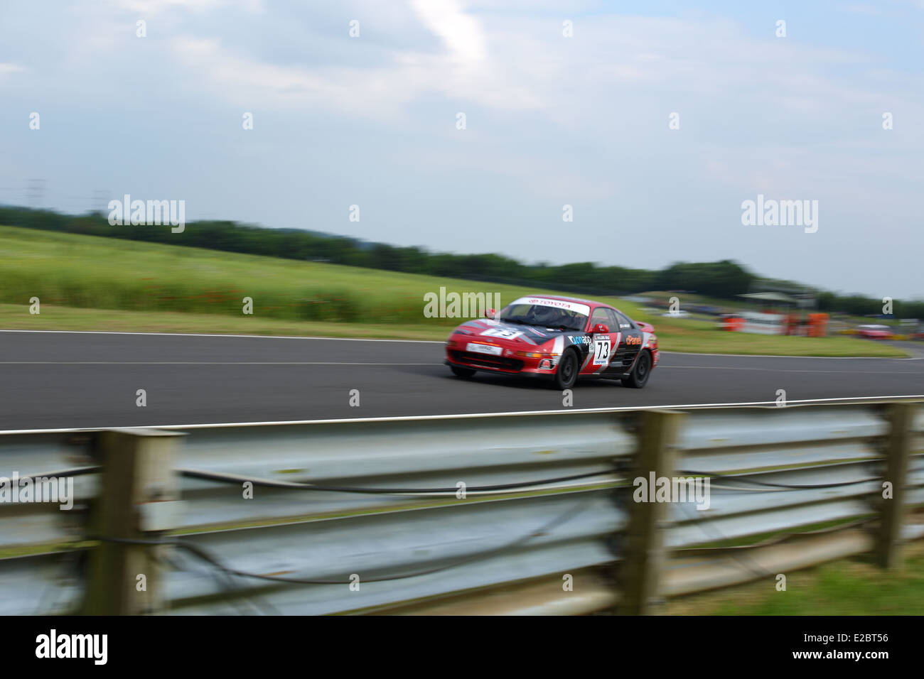 Cars racing at Castle Combe Circuit Stock Photo - Alamy