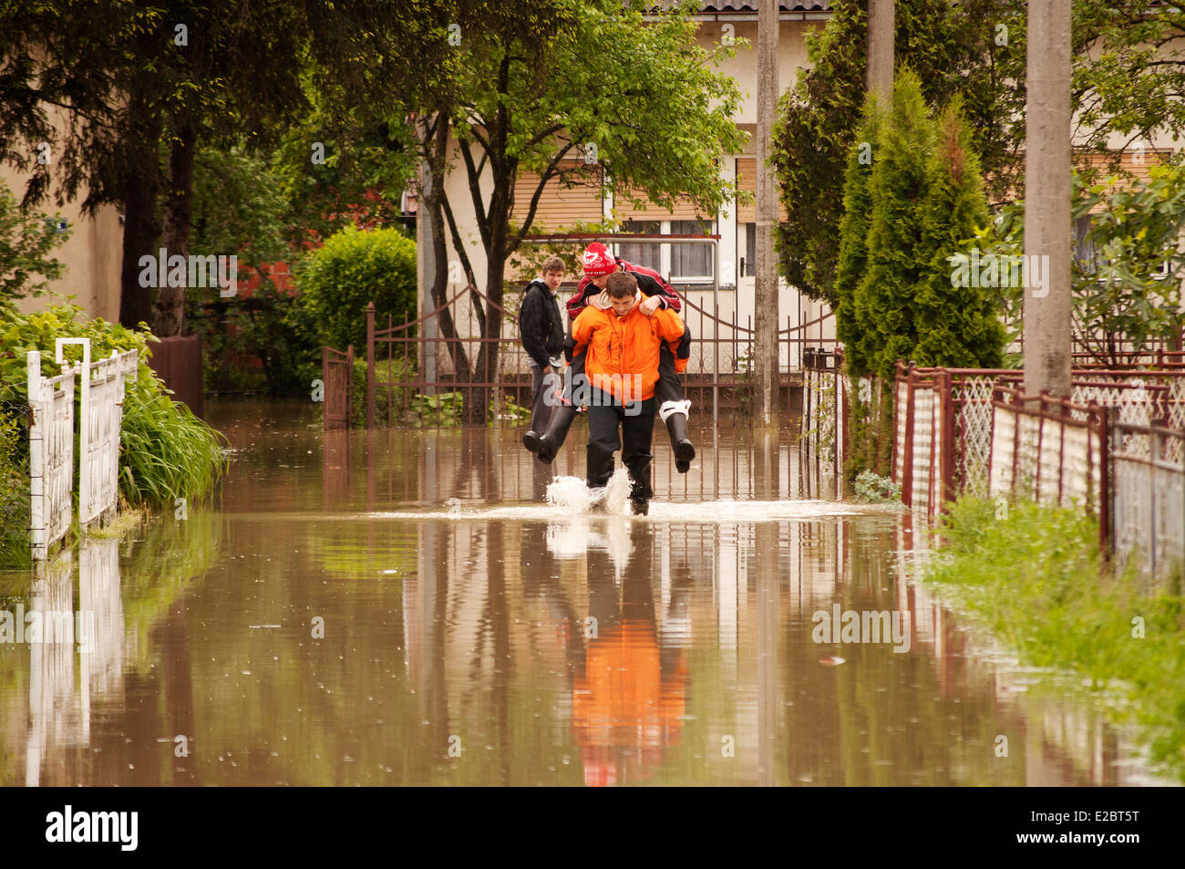 Helping each other flood hi-res stock photography and images - Alamy