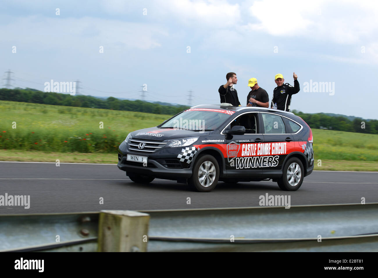 Cars racing at Castle Combe Circuit Stock Photo - Alamy