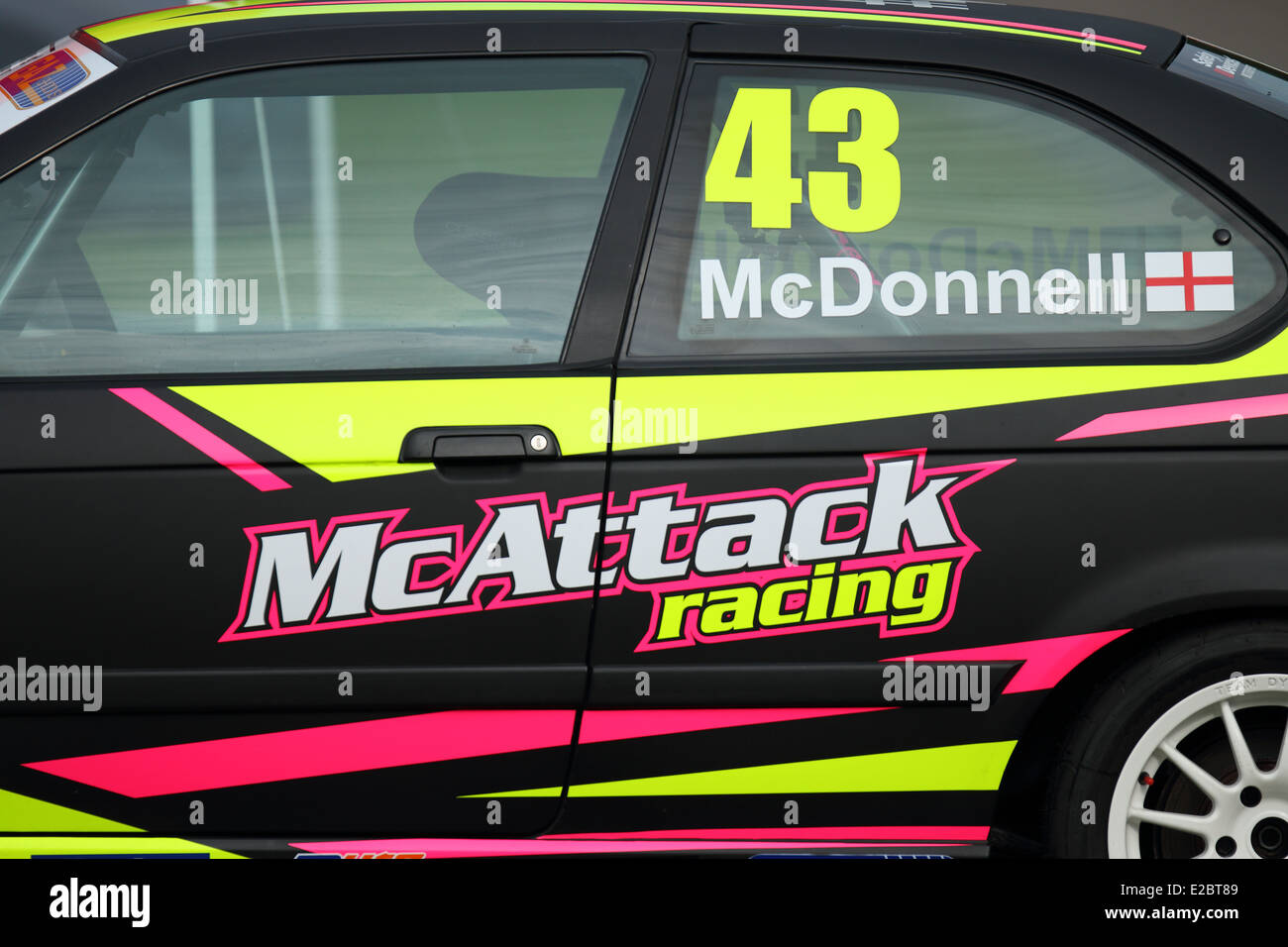 Cars racing at Castle Combe Circuit Stock Photo - Alamy