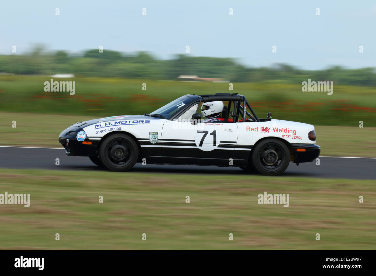 Cars racing at Castle Combe Circuit Stock Photo - Alamy