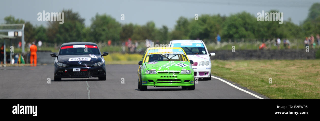 Cars racing at Castle Combe Circuit Stock Photo - Alamy