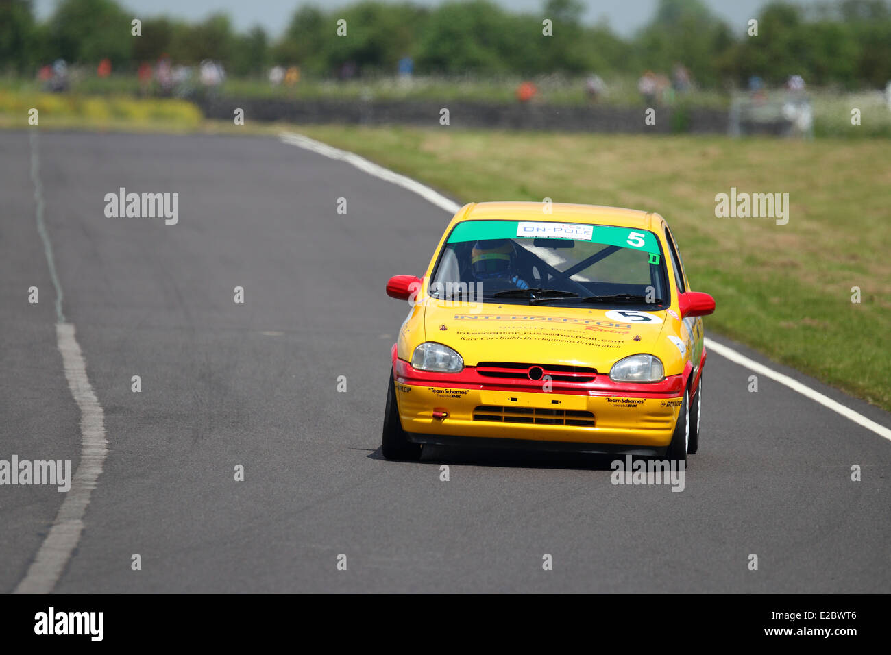 Cars racing at Castle Combe Circuit Stock Photo - Alamy