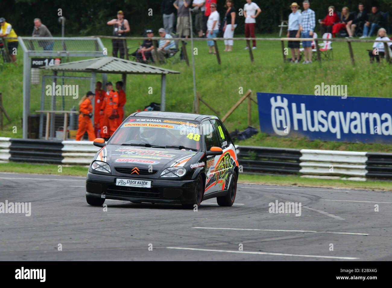 Cars racing at Castle Combe Circuit Stock Photo - Alamy