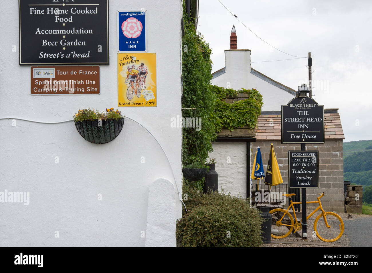 17th century inn pub sign hi-res stock photography and images - Alamy