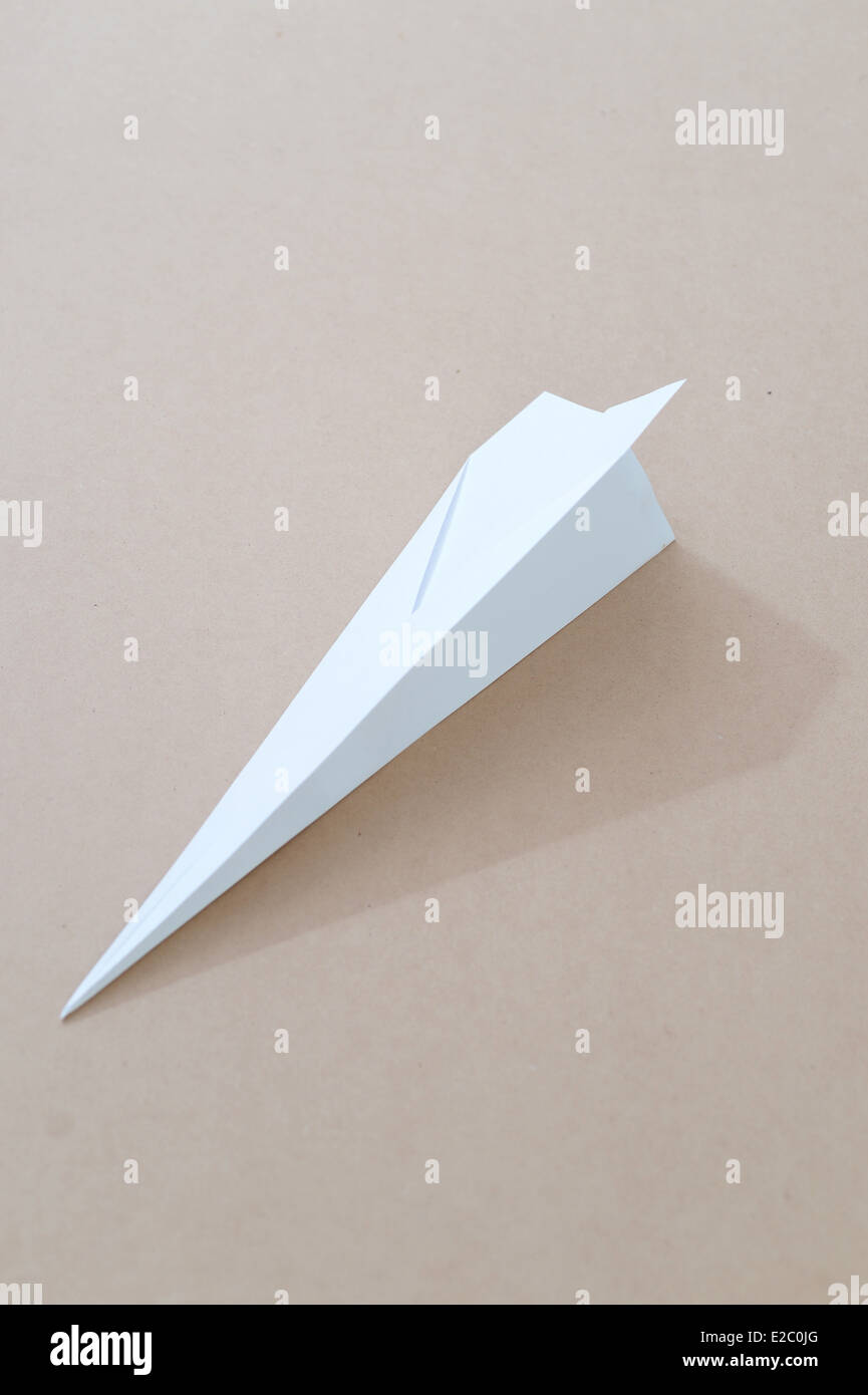 Paper plane flying away hi-res stock photography and images - Alamy