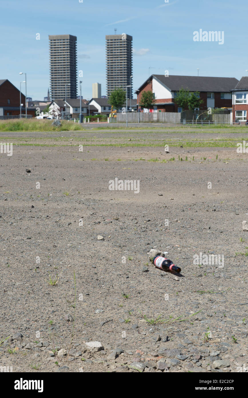 Cleared ground awaits regeneration in Parkhead, Glasgow Stock Photo - Alamy