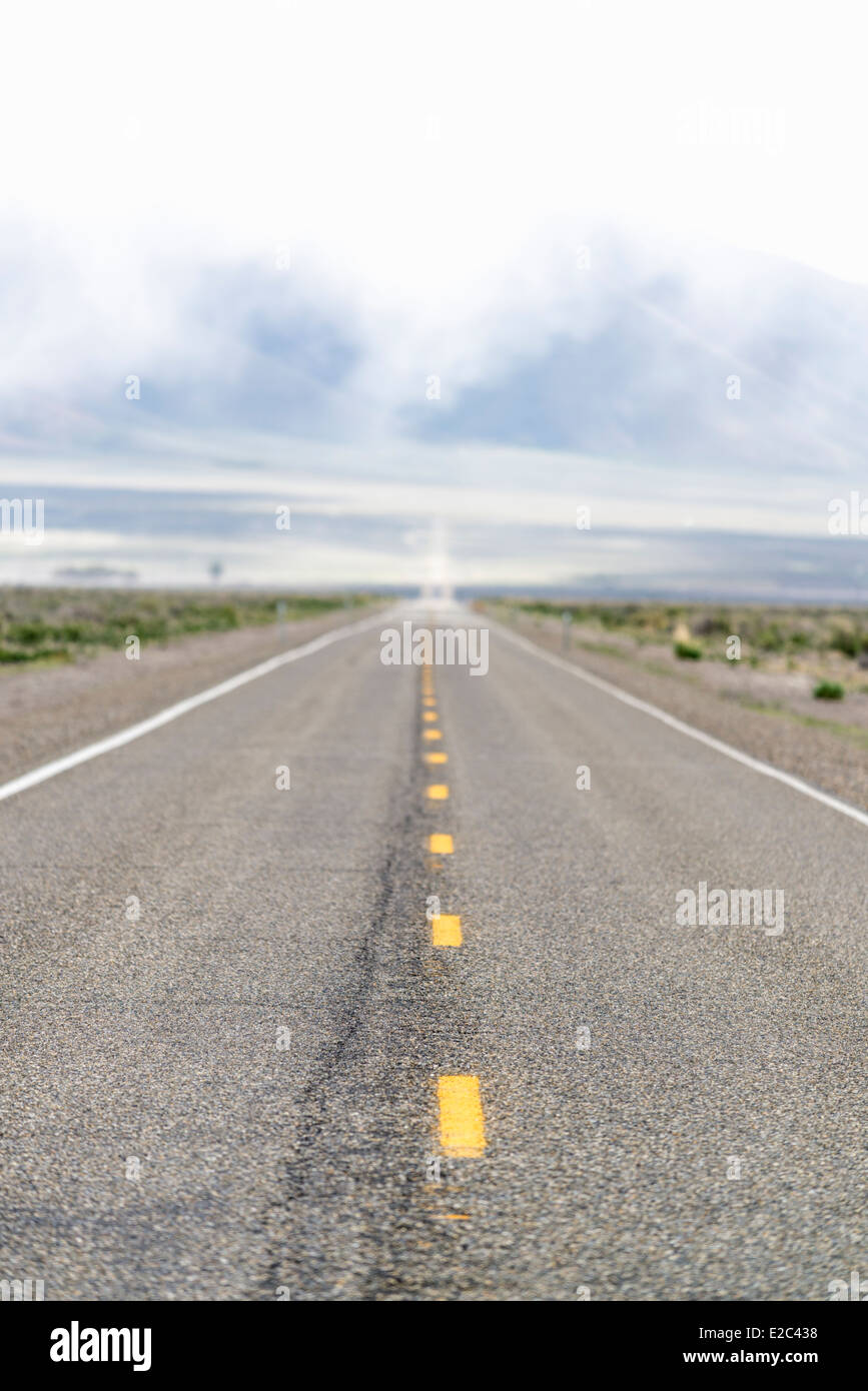 Desolate highway in the Nevada desert Stock Photo - Alamy