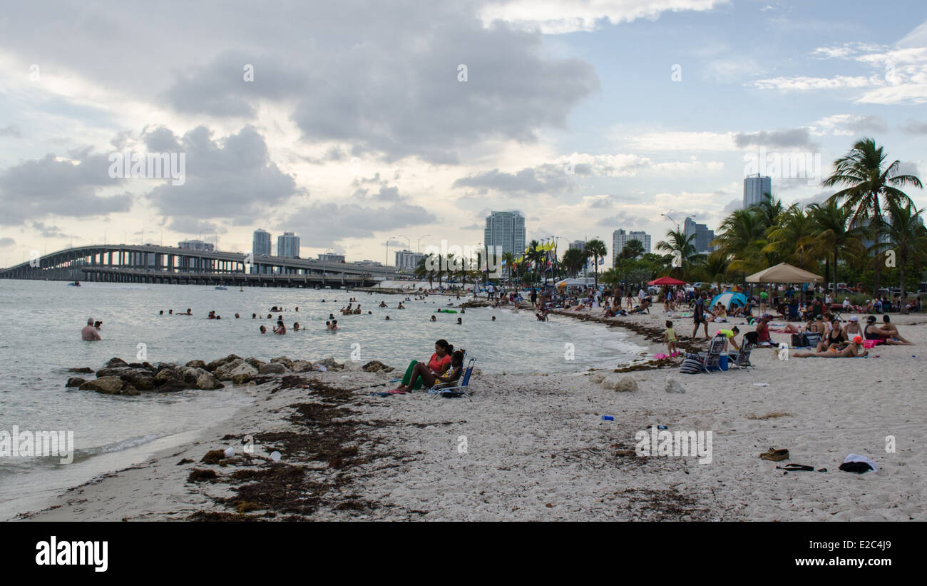 Biscayne bay beach in Miami Stock Photo - Alamy