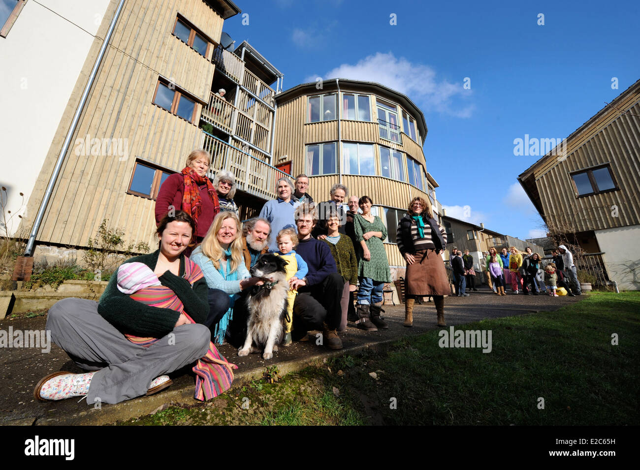 Housing estate uk children hi-res stock photography and images - Alamy