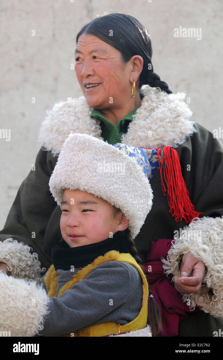 China, Qinghai, Amdo, Tongren, Monastery of Gomar, Losar, Mother an ...