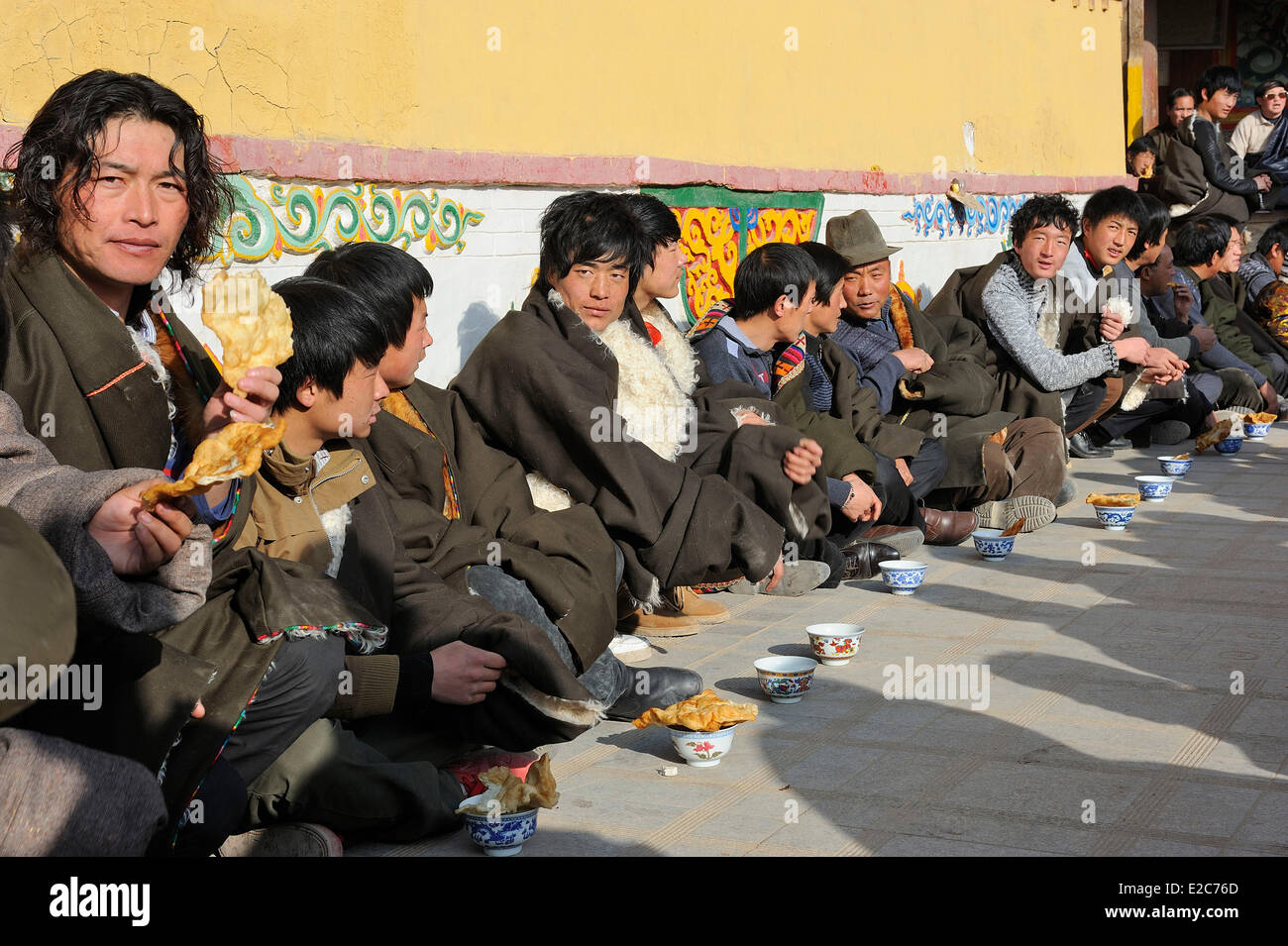 China qinghai amdo tongren monastery hi-res stock photography and ...
