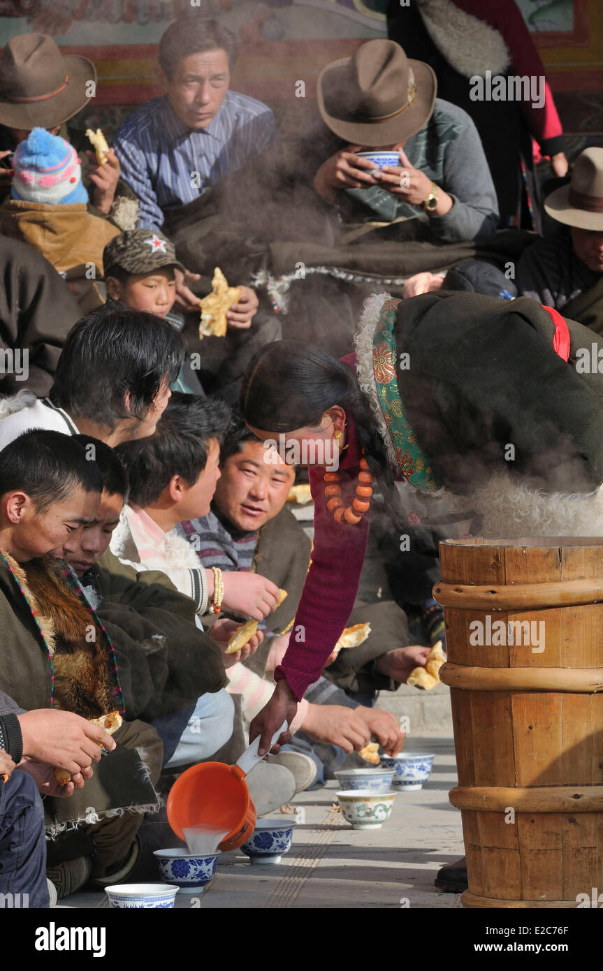 China, Qinghai, Amdo, Tongren, Monastery of Gomar, Losar, Open air ...
