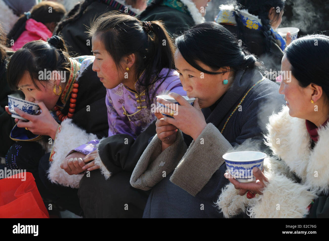 China, Qinghai, Amdo, Tongren, Monastery of Gomar, Losar, Open air ...