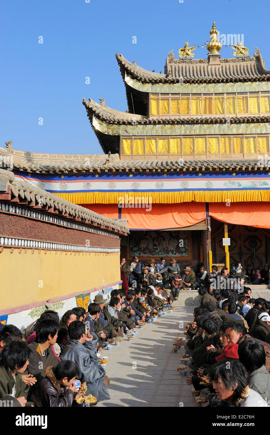 China, Qinghai, Amdo, Tongren, Monastery of Gomar, Losar, Open air ...