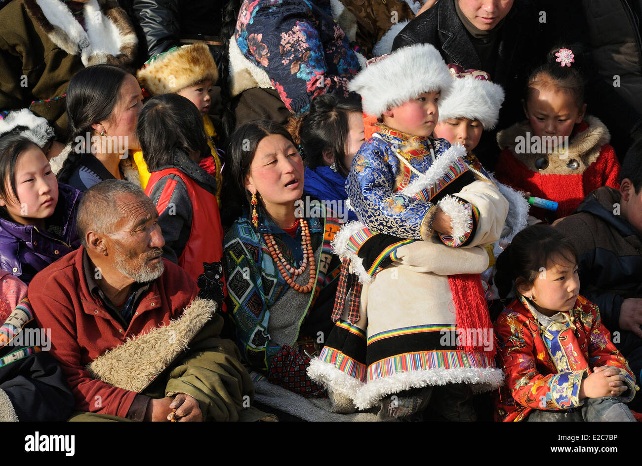 China, Qinghai, Amdo, Tongren, Lower Wutun monastery, Losar, Watching ...