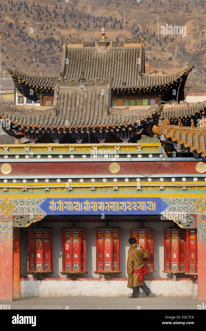 China, Qinghai, Amdo, Tongren, Monastery of Rongwo (Longwu Si), Devotee ...
