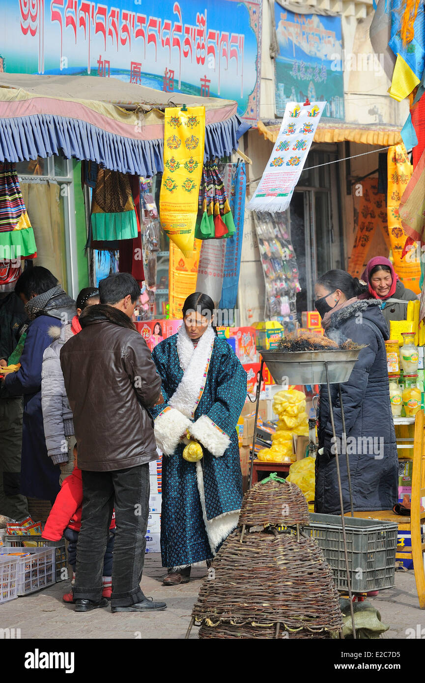 Tibetan market hi-res stock photography and images - Alamy