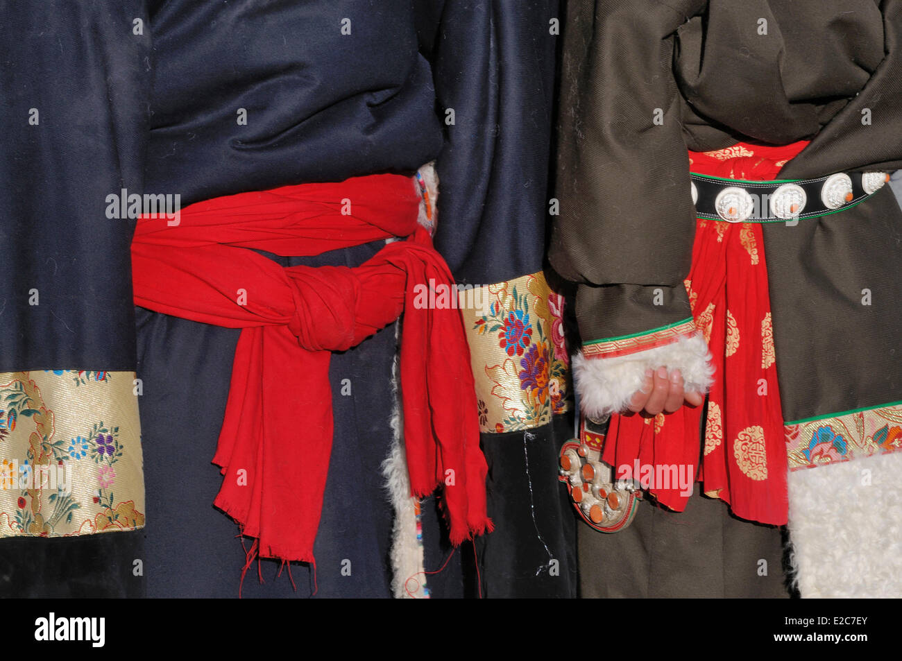 Women wearing traditional dress hi-res stock photography and images - Alamy