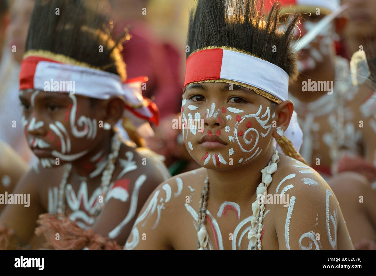 Sunda traditional dance hi-res stock photography and images - Alamy
