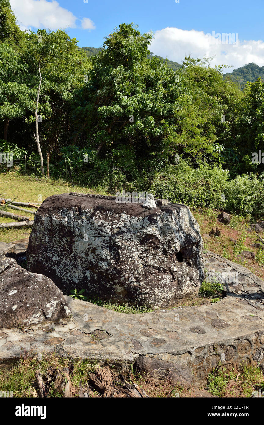 Indonesia, Sumbawa, Sumbawa Besar surroundings, the sarcophagus of Aik ...