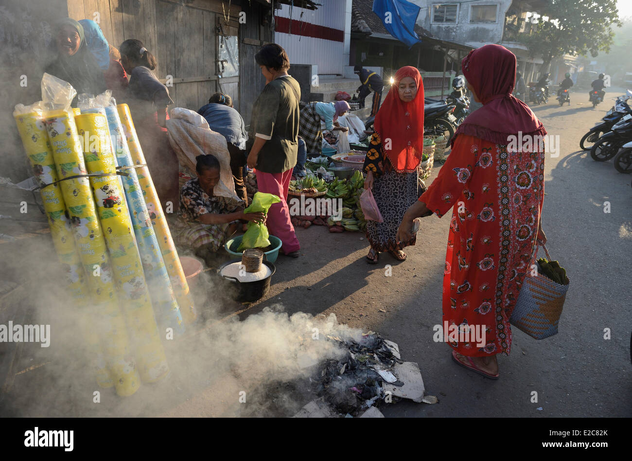 Indonesia, Sumbawa, Dompu, the market Stock Photo - Alamy