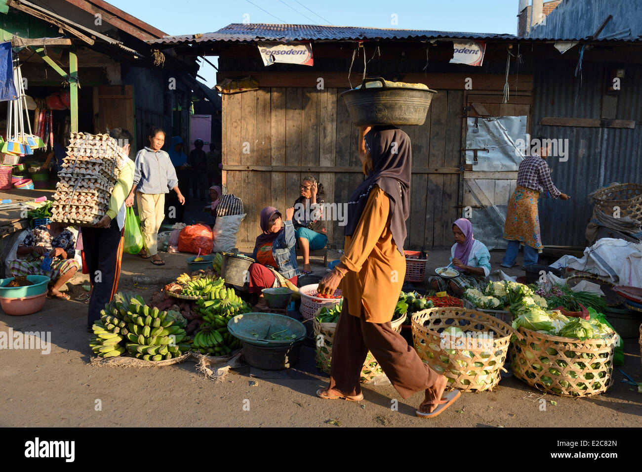 Indonesia, Sumbawa, Dompu, the market Stock Photo - Alamy