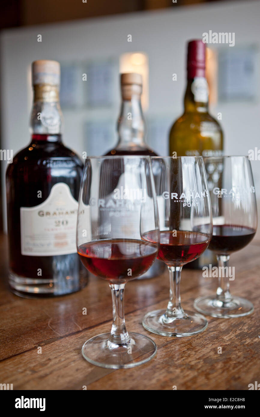 Grahams port bottle porto hi-res stock photography and images - Alamy
