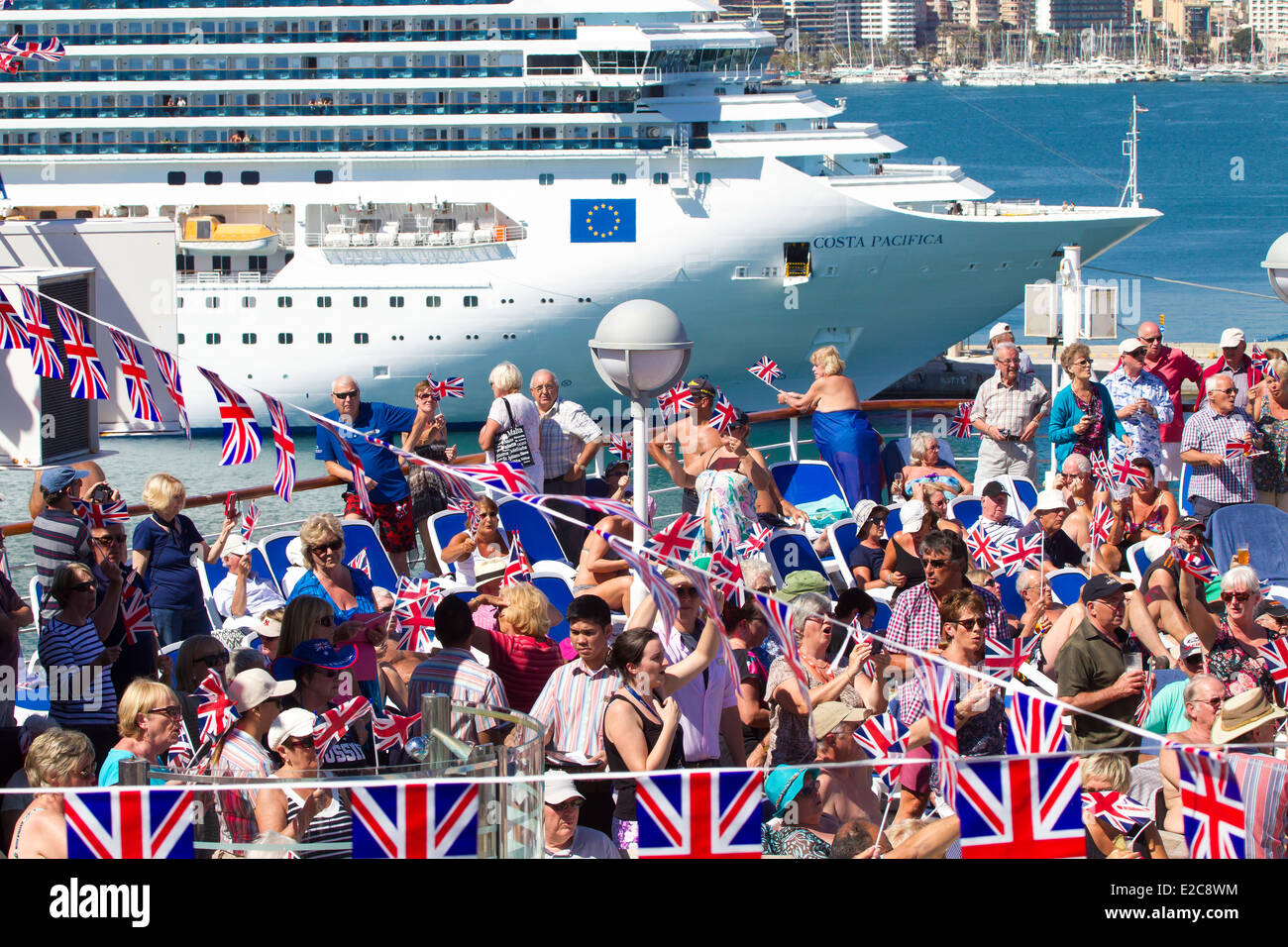 Leaving party around the pool deck on P&O Arcadia on leaving Majorca ...