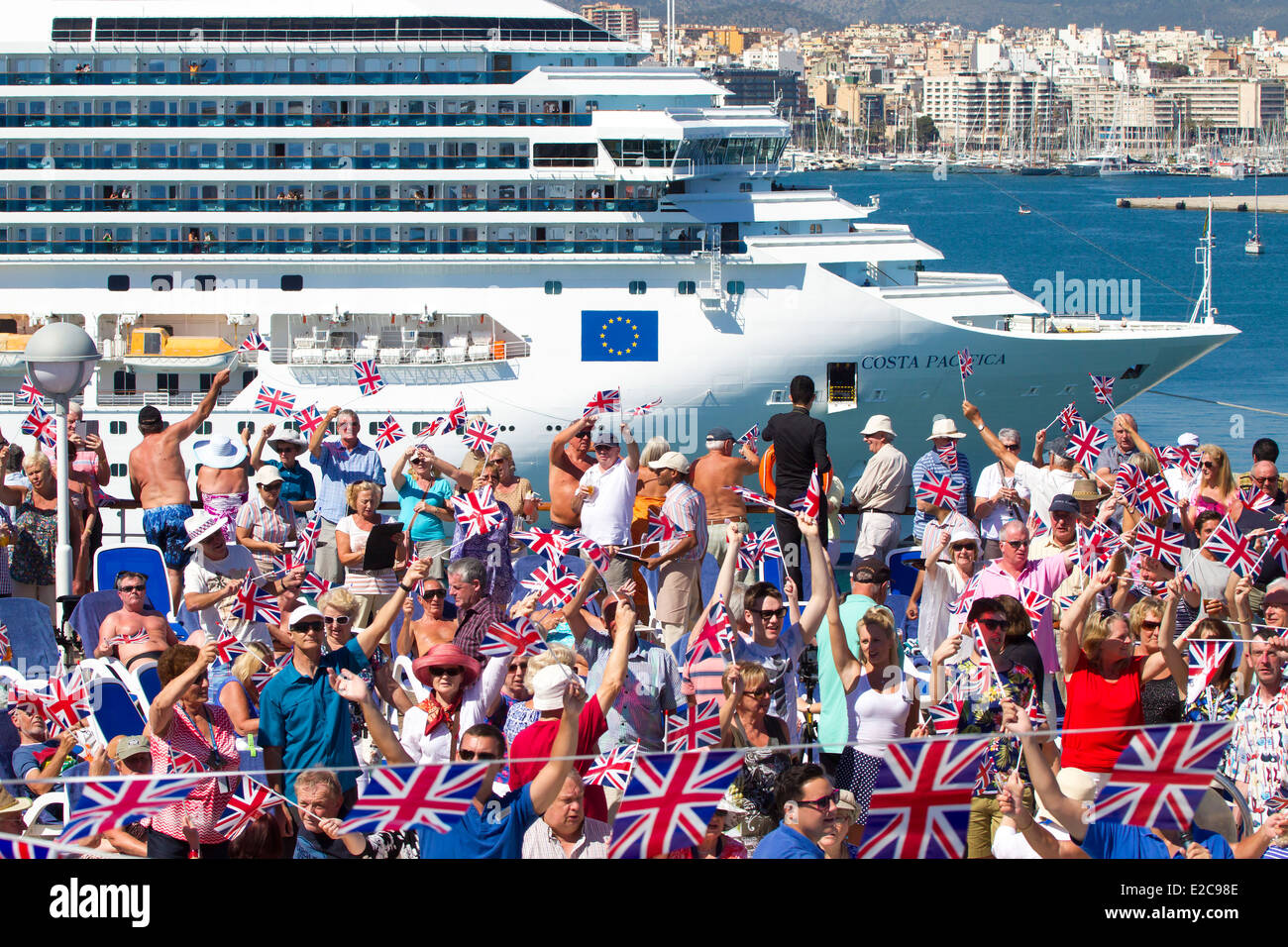 Leaving party around the pool deck on P&O Arcadia on leaving Majorca ...