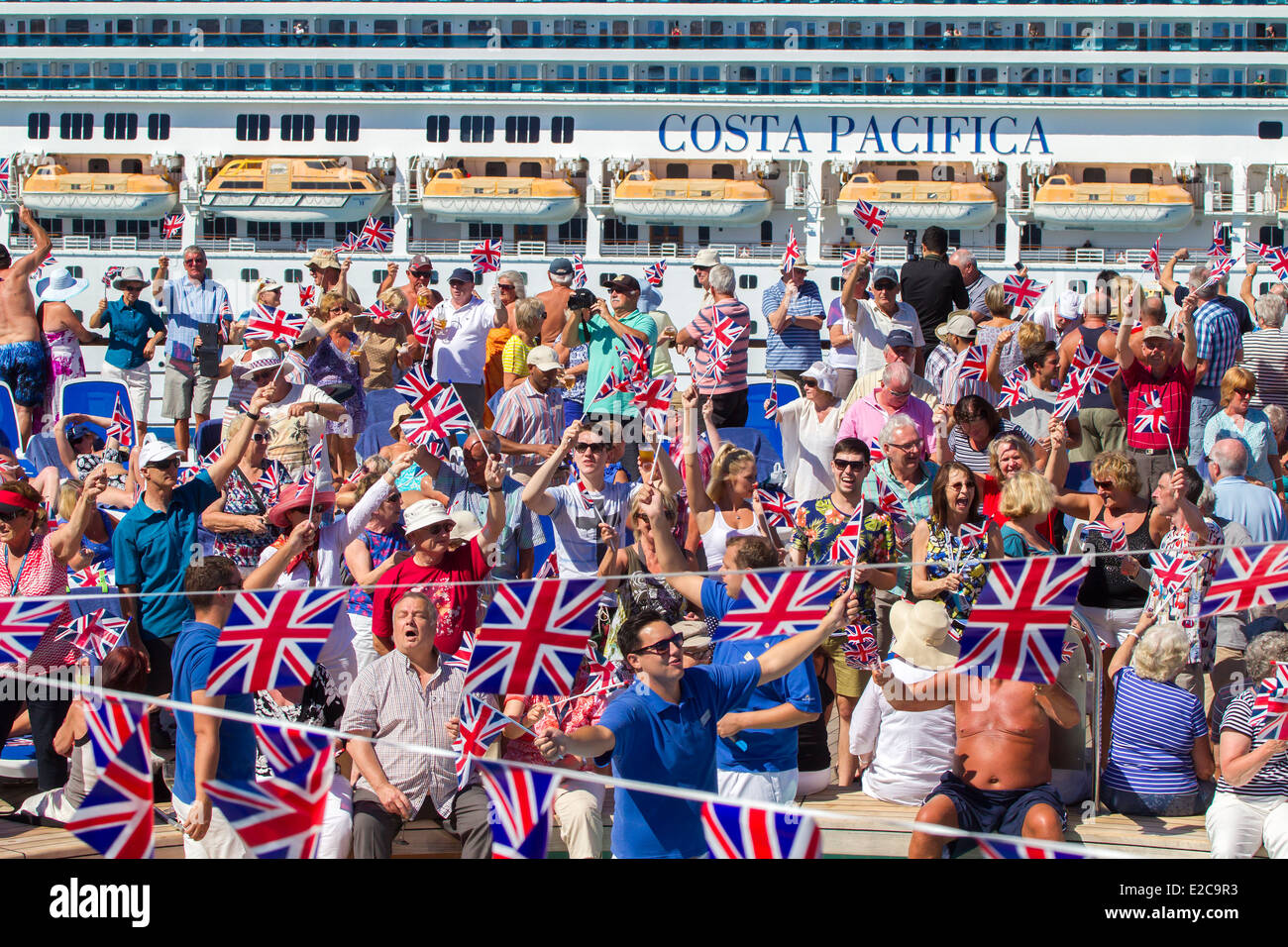 Leaving party around the pool deck on P&O Arcadia on leaving Majorca ...