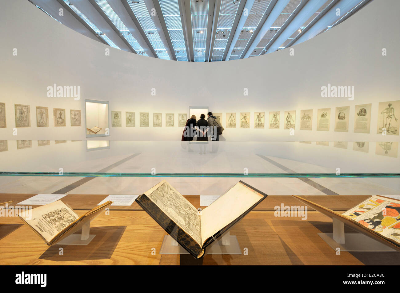 Louvre lens exhibition room hi-res stock photography and images - Alamy