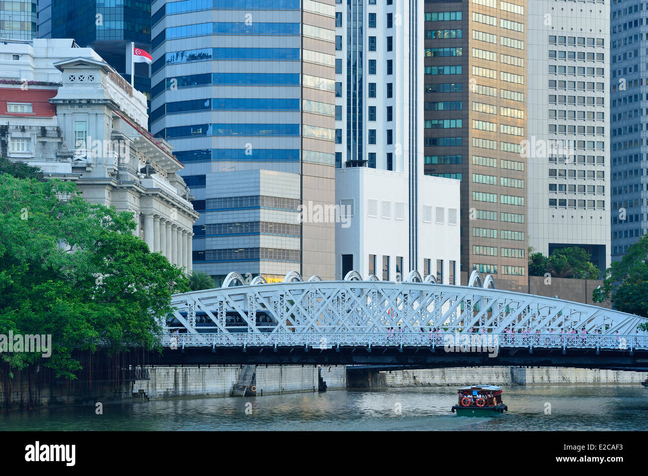 Singapore, the Anderson Bridge built in 1910 over the Singapore river ...